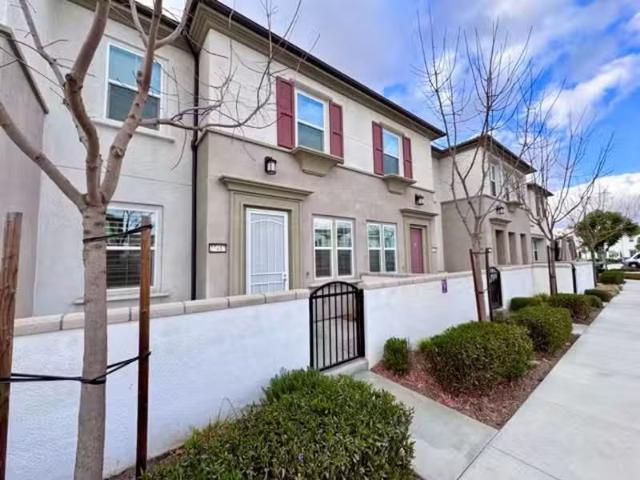 60443841 27417 Georgetown Dr