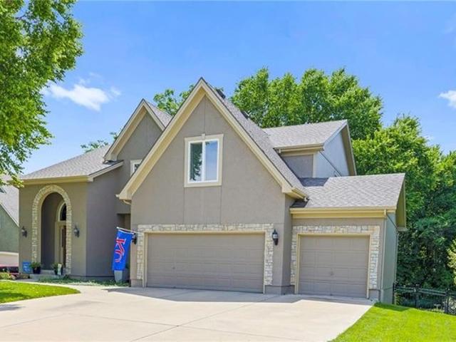 6044 Brownridge Dr, Shawnee, KS 66218