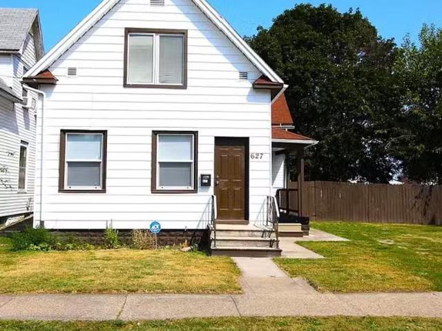 60453153 627 Bronson Ave