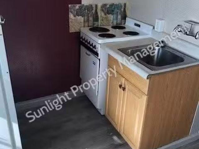 60455678 403 E Main St