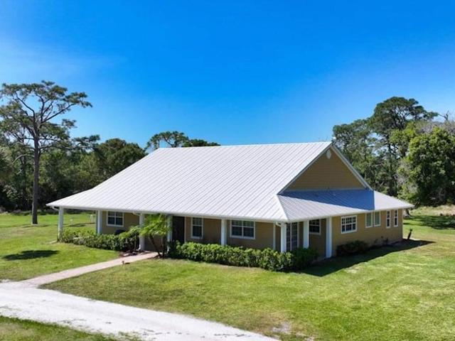 6045 21st St SW, Vero Beach, FL 32968