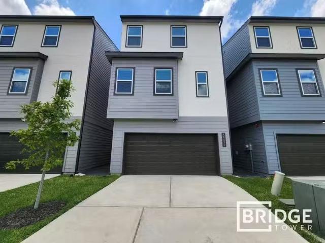 60464937 18524 Centro Row