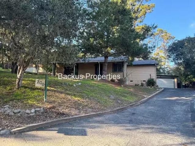 60465884 200 Soledad Pl