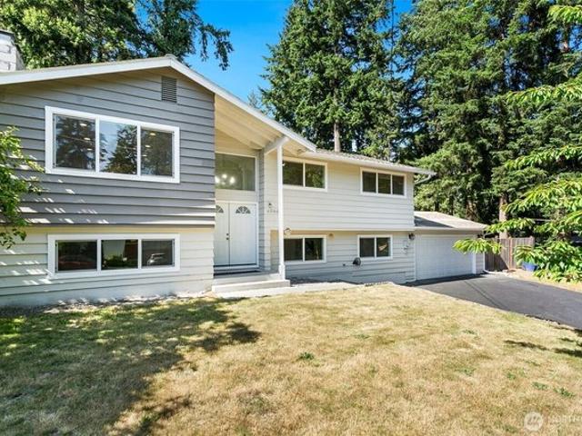 6046 NE 204th St, Kenmore, WA 98028