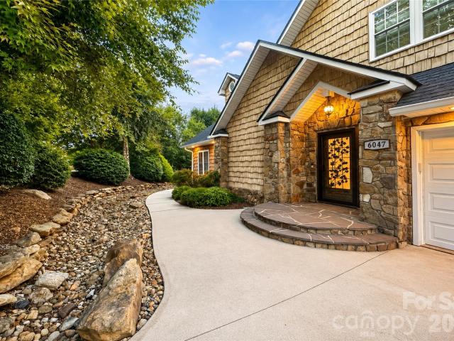 6047 Chaucer Lane