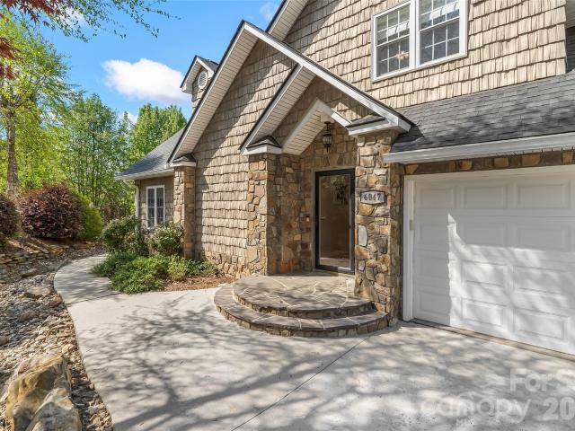 6047 Chaucer Lane
