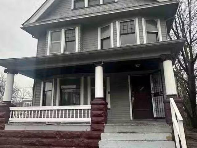 60484403 640 E 109th St