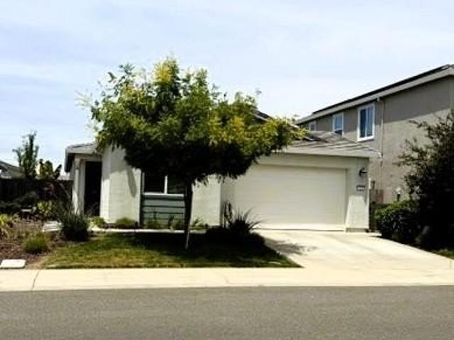 6048 New Moon Dr, Roseville, CA 95747