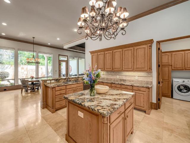 6049 Arrowhead Drive