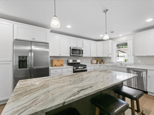 6049 Iris Lane