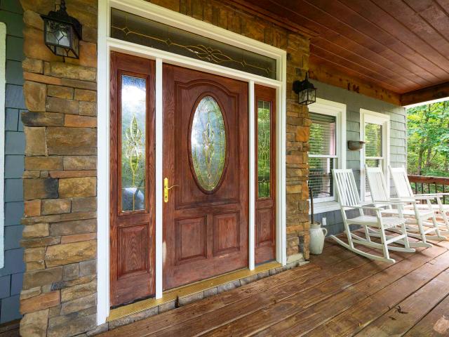 6049 Lakeside Drive