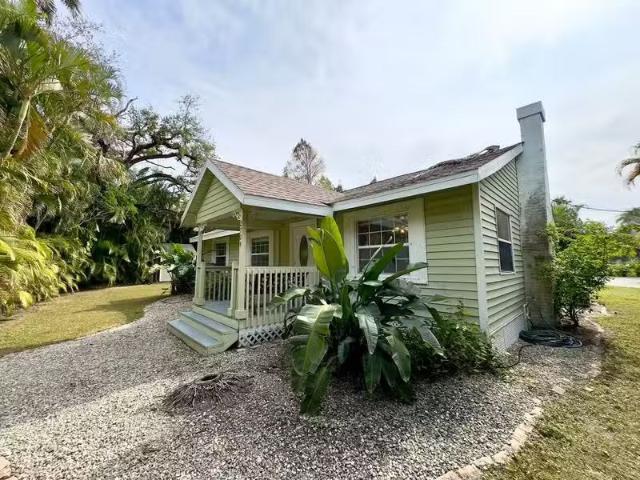 60402621 2704 2nd St