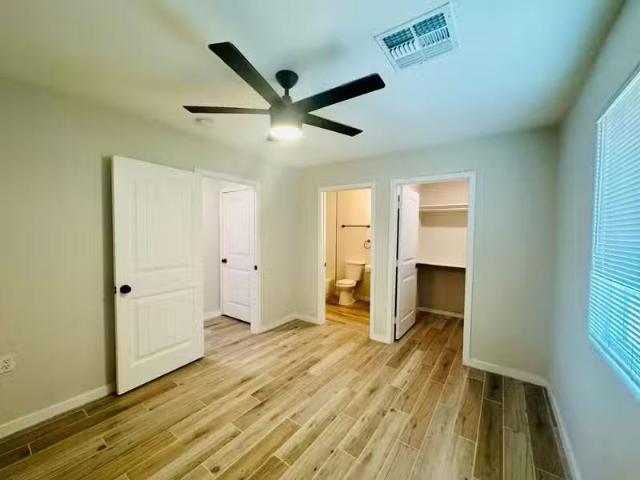 60402867 131 West 24th Street