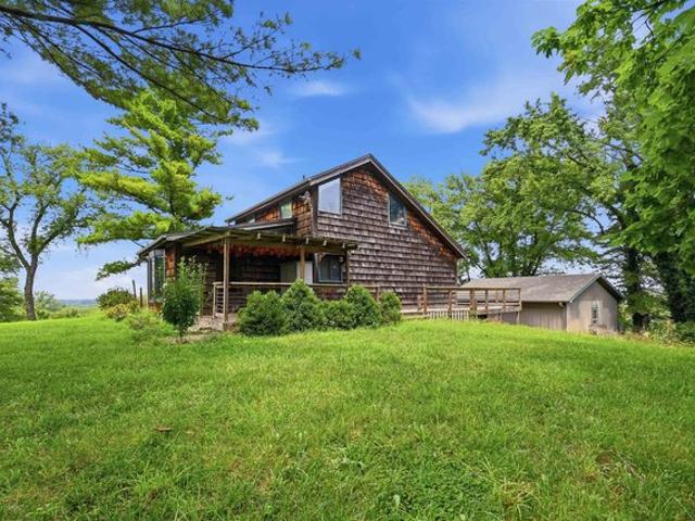 6040 NW Green Hills Rd, Topeka, KS 66618