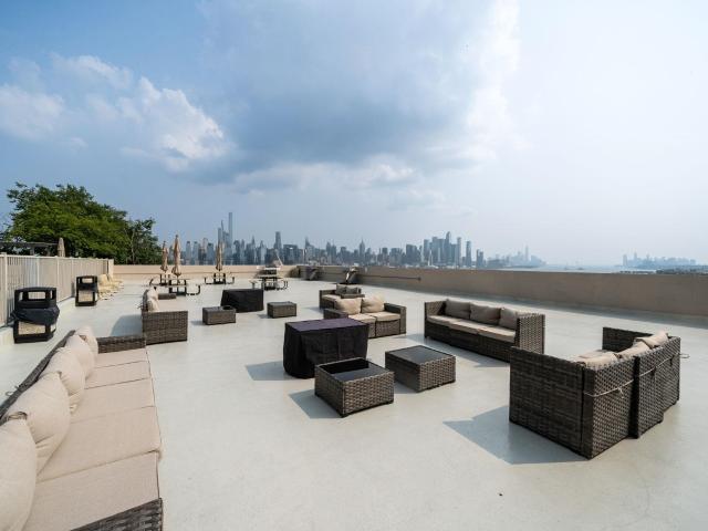 6040 Blvd East # 23