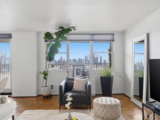 6040 Blvd East # 23F