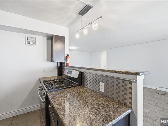 6040 Boulevard E # 21j