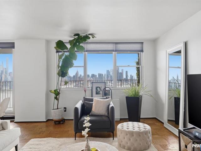 6040 Boulevard East # 23F