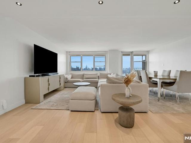6040 Boulevard East # 31E