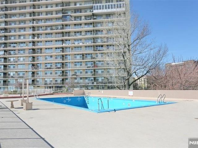 6040 Kennedy Blvd E Apt 21J, West New York, NJ 07093