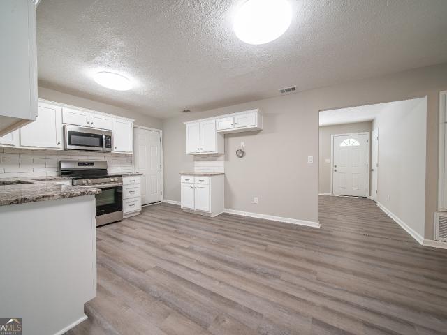 6040 Luna Drive