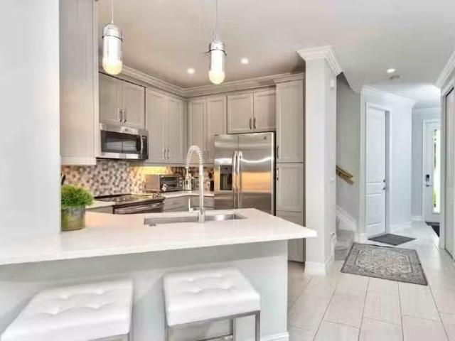 60429924 7384 Rockefeller Dr