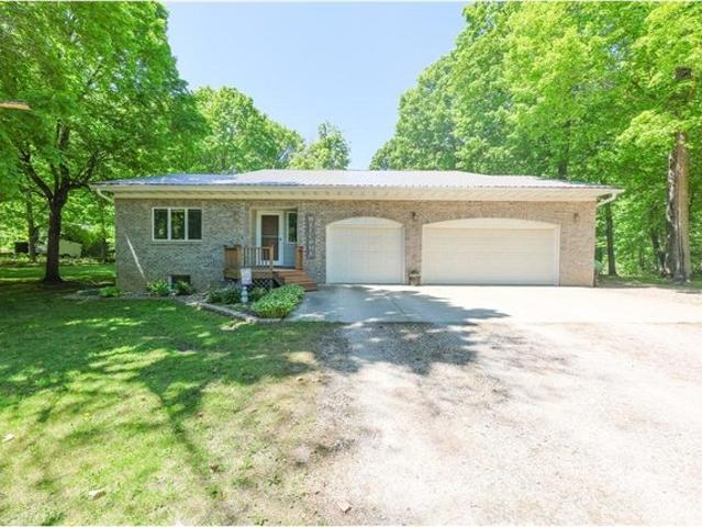 6042 Maple Ln NE, Alexandria, MN 56308