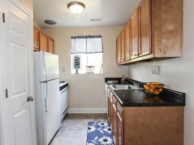 6042 Barstow Rd, Baltimore, MD 21206