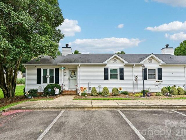 6042 Crape Myrtle Ln, Charlotte, NC 28216