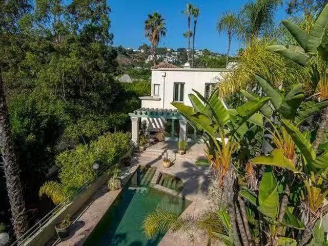60438159 1368 Doheny Pl