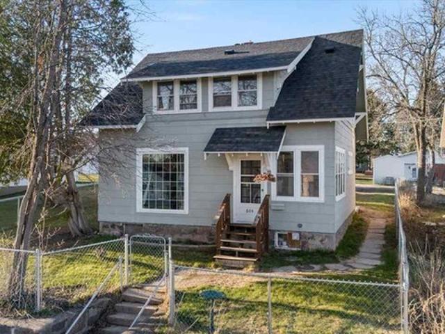 604 3rd St NW, Chisholm, MN 55719
