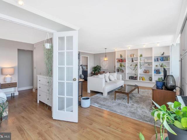 604 36 S Washington Square # 1209
