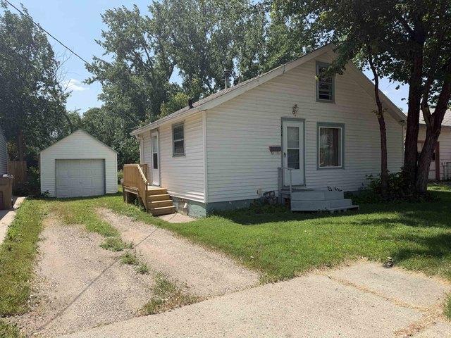 604 7th Ave NE, Minot, ND 58703