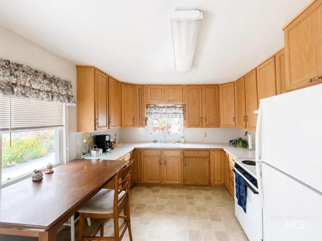 604 8th Ave E