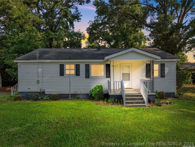 604 Calhoun St, Clinton, NC 28328