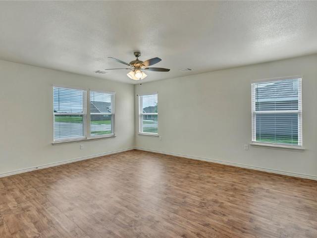 604 Crockett Dr, Cleburne, TX 76031 | MLS #21122