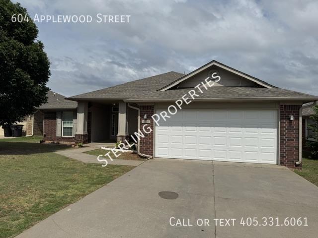 604 Applewood Street, 3 beds, 2 full baths