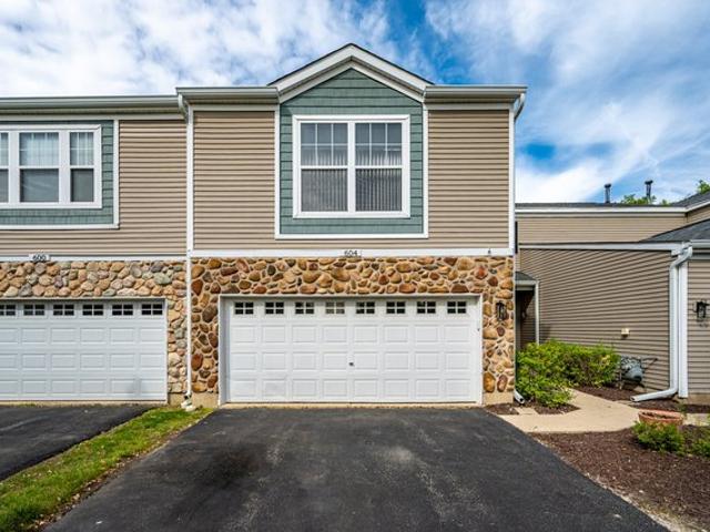 604 Blackstone Ct, Aurora, IL 60504