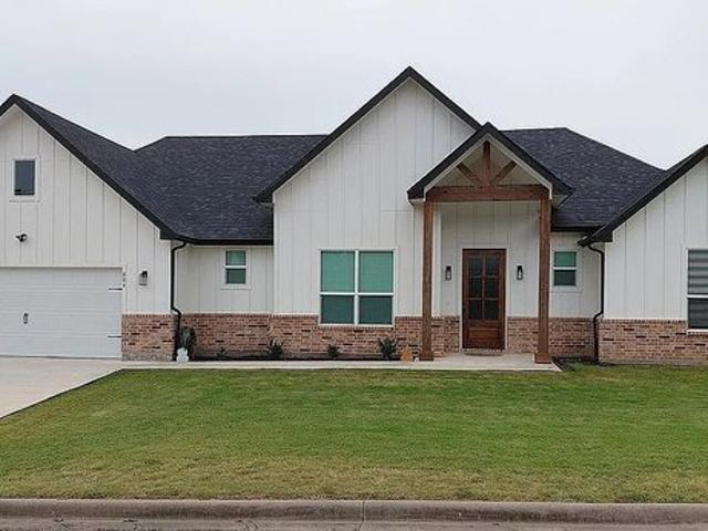 604 E 4th St, Muenster, TX 76252