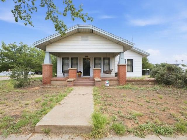 604 E 13th St, Colorado City, TX 79512
