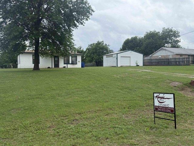 604 E 1820 Rd, Comanche, OK 73529