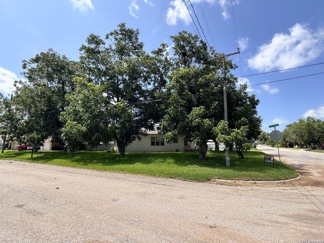 604 E Rio Grande St, Pearsall, TX 78061