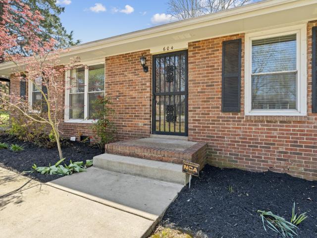 604 Highland View Ct