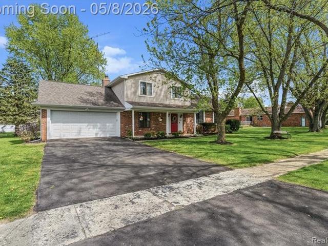 604 Luce Ave, Flushing, MI 48433
