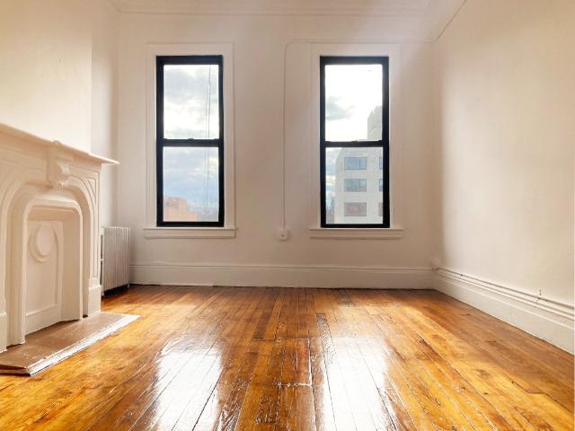 604 Manhattan Avenue, Brooklyn, NY
