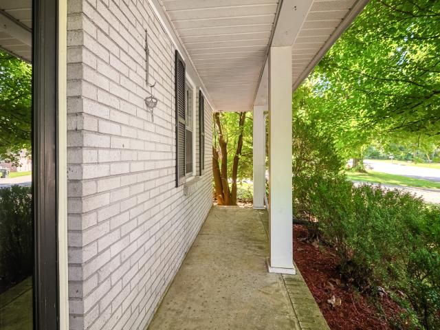 604 Meadow Lane Dr