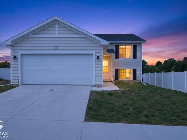 604 Muirfield Dr, Eaton Rapids, MI 48827