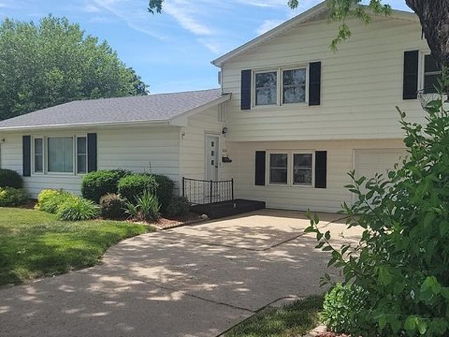 604 N 4th St, Clinton, IA 52732