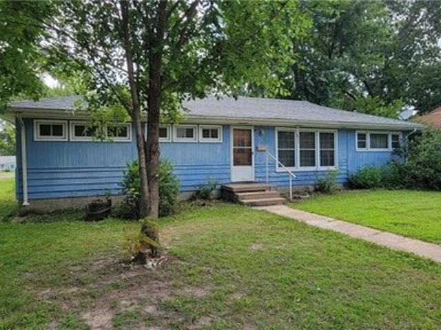 604 N Vermont St, Iola, KS 66749