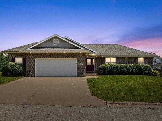 604 S Lincoln St, Cuba City, WI 53807